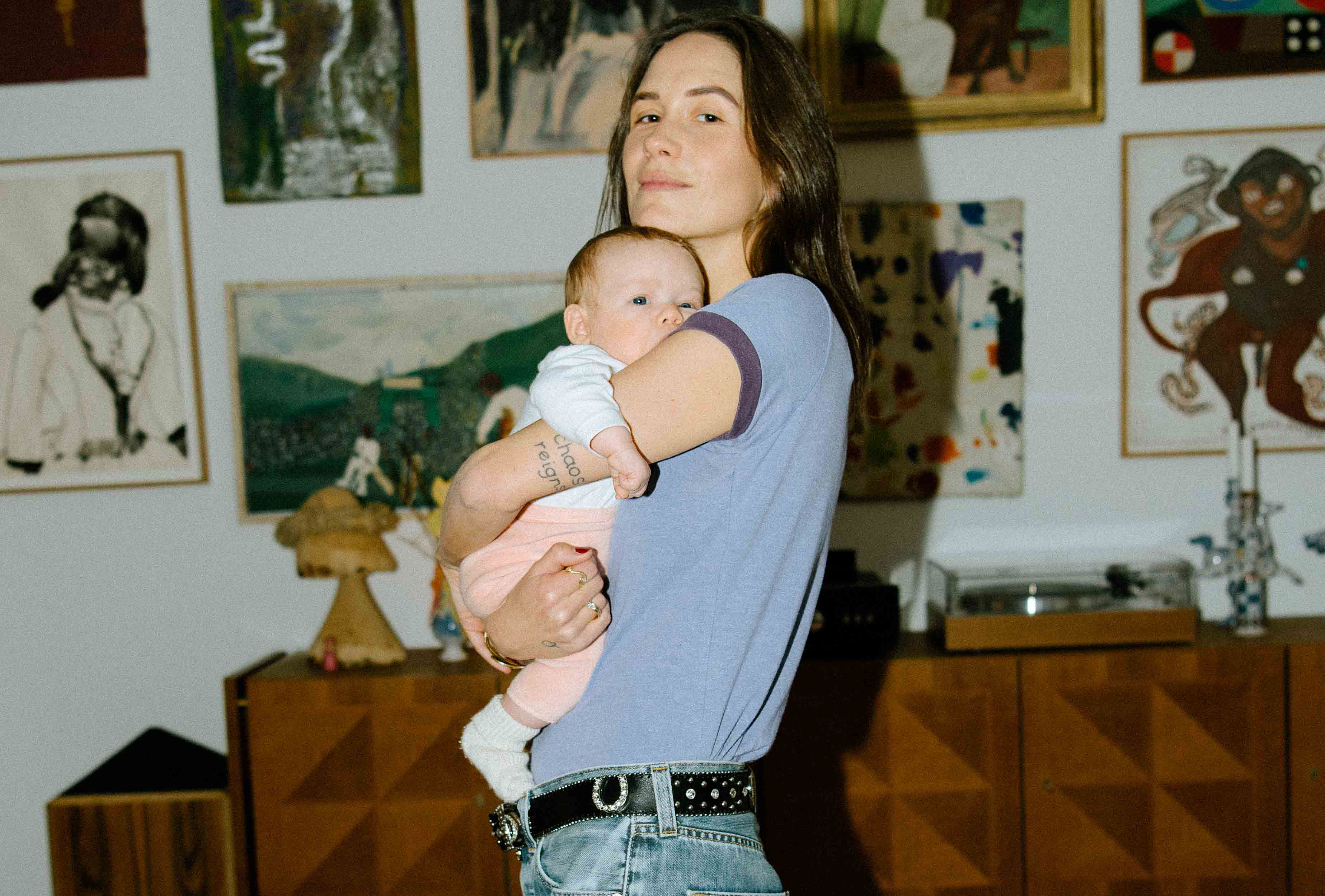 Mama: Kunstner Emma Rosenzweig - TO THE MOON, HONEY