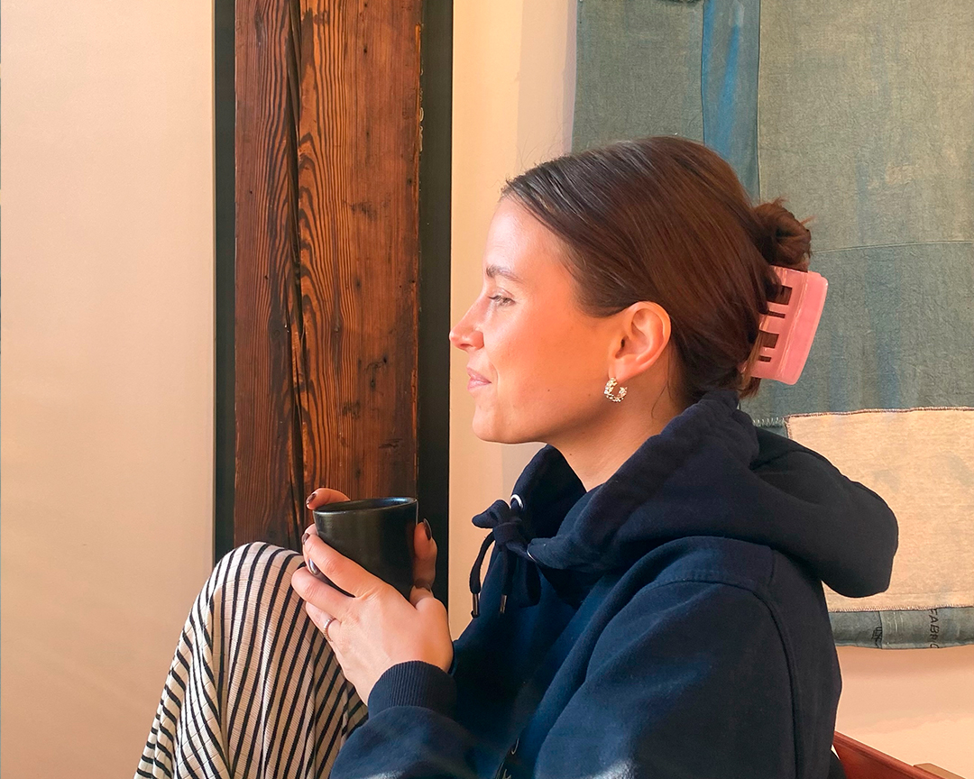 Rillo Schwartz, podcastvært og influencer, i en Mama podcast