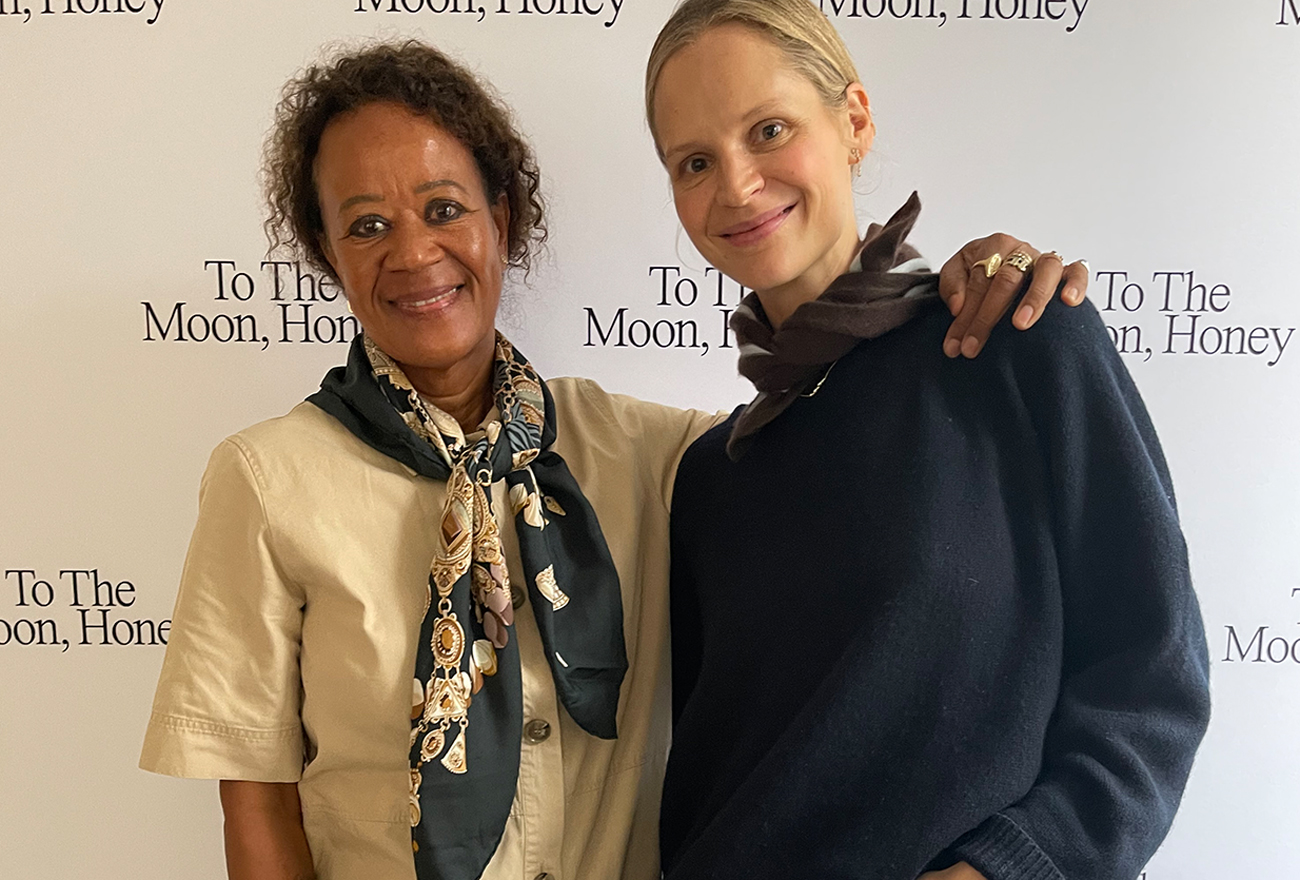 Mama med Hella Joof - TO THE MOON, HONEY